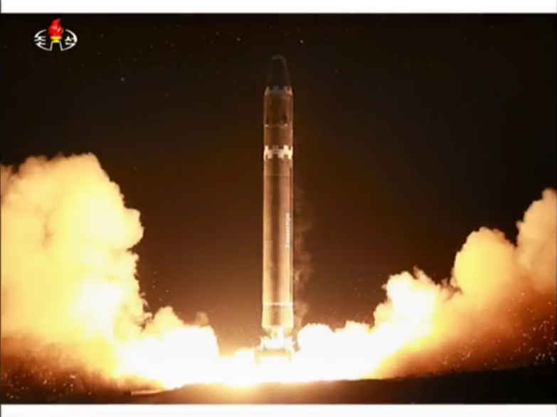 北朝鮮の新型ICBM「火星15型」は米国本土に届く“核ミサイル”か？ そのメカニズムと能力を分析 | ハーバー・ビジネス・オンライン
